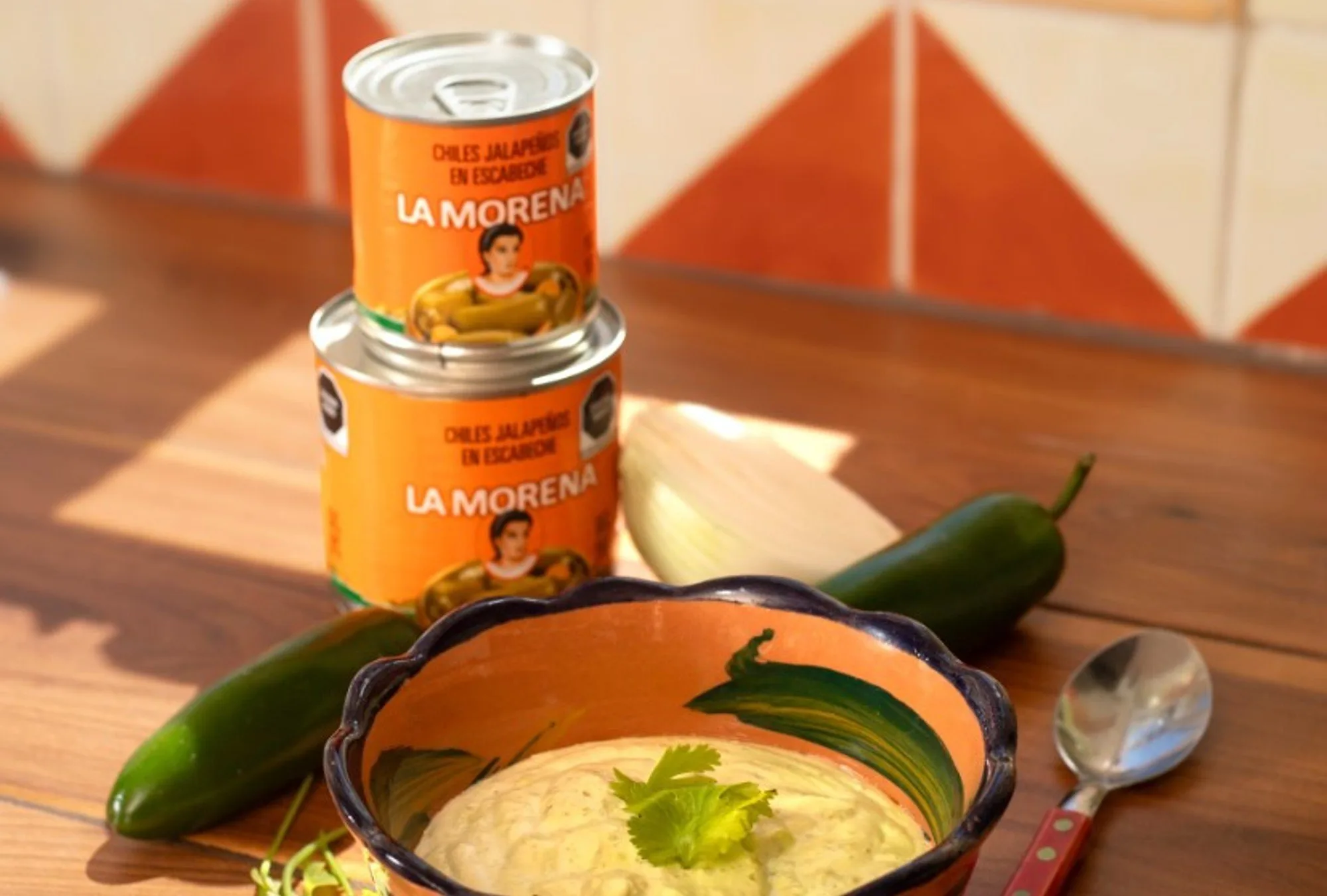 ¿Cuál es la historia de La Morena? La lata de chiles que cambió la vida ...